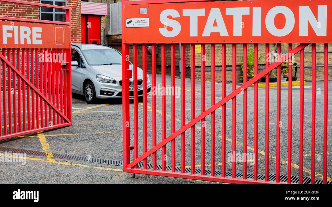 Red gates hi-res stock photography and images - Alamy
