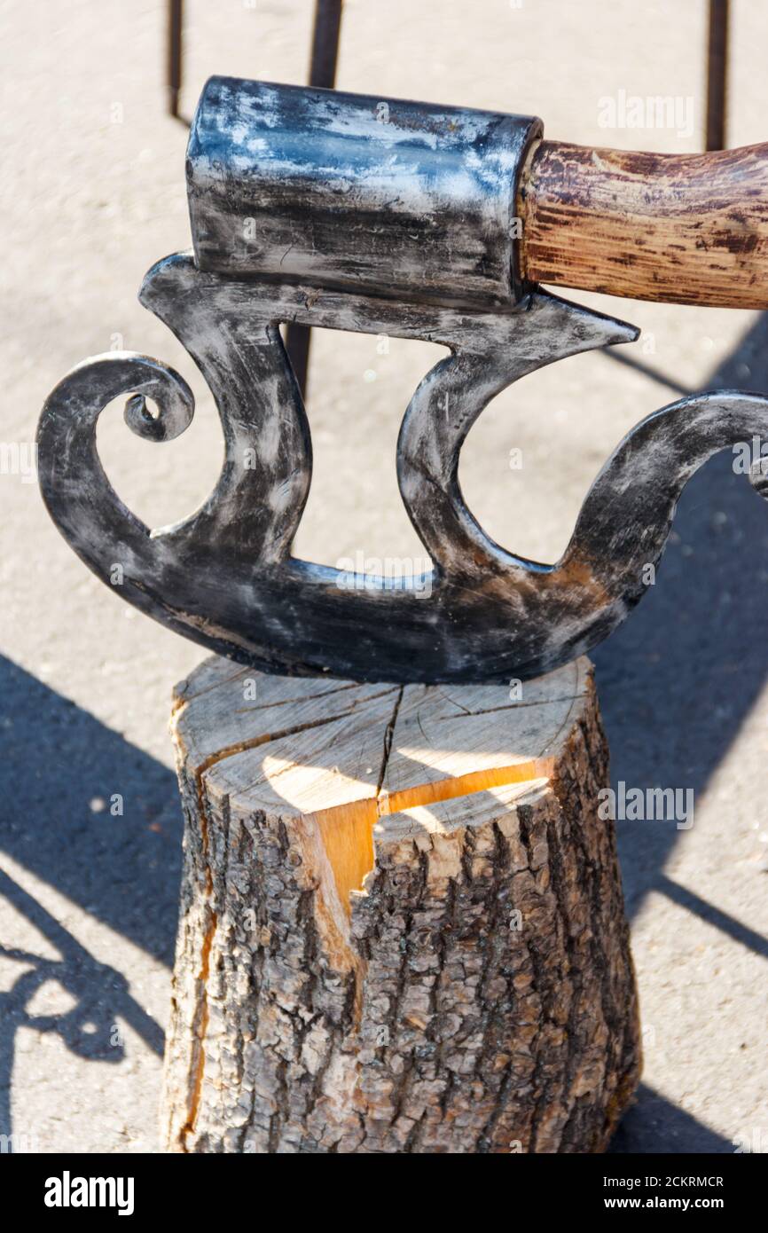 Ax in a log Stock Photo - Alamy