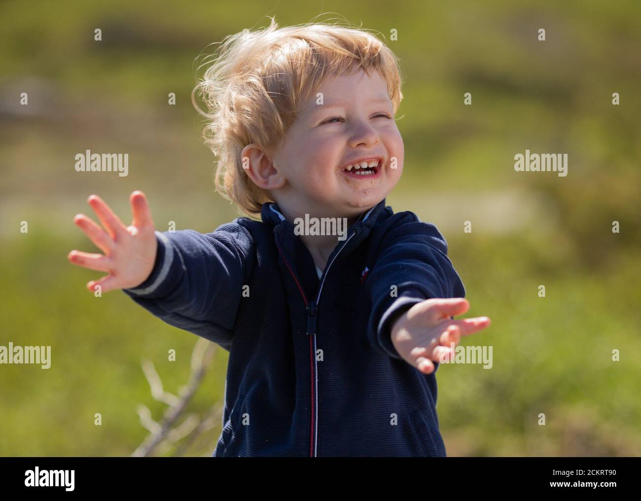 young boy clapping his hands and laughing Stock Photo - Alamy