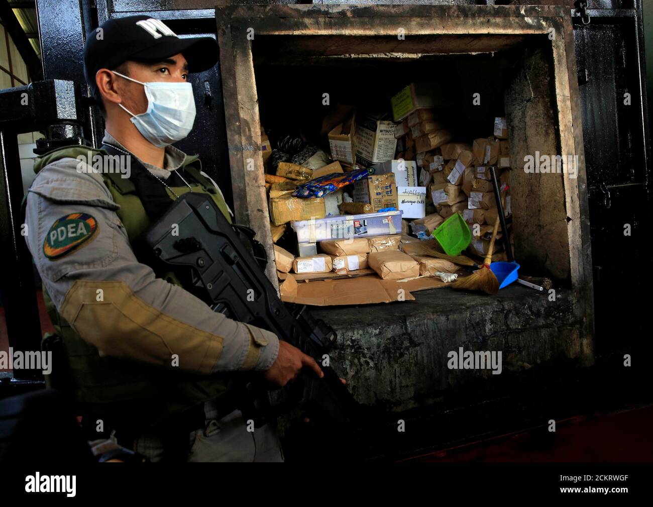 Philippine drug enforcement agency hi-res stock photography and images ...