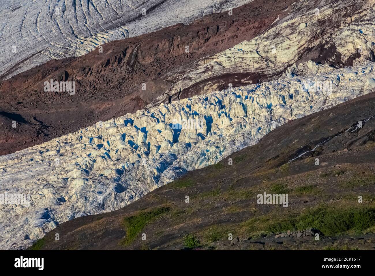 Coleman Glacier viewed from Hogsback Camp on Heliotrope Ridge below ...