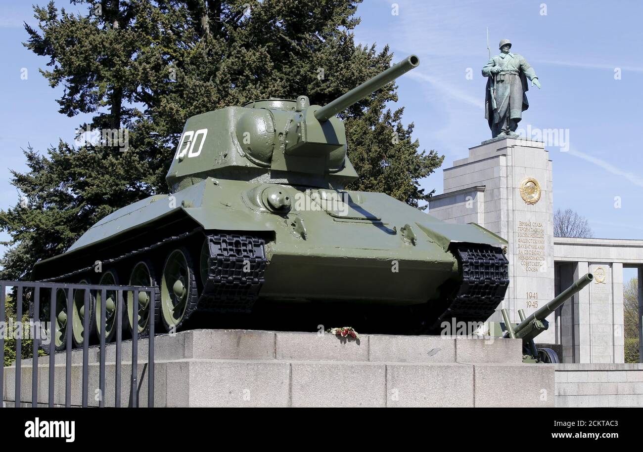 152mm tank hi-res stock photography and images - Alamy