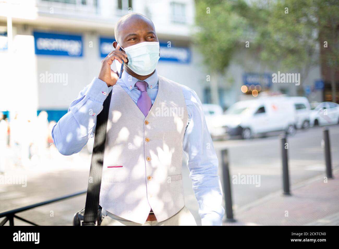Wearing face mask talking on the phone hi-res stock photography and ...