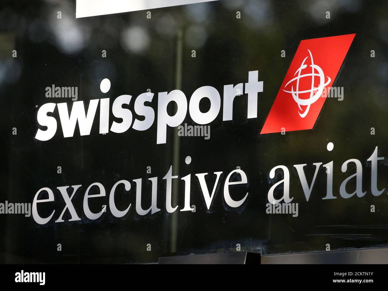 Swissport logo hi-res stock photography and images - Alamy