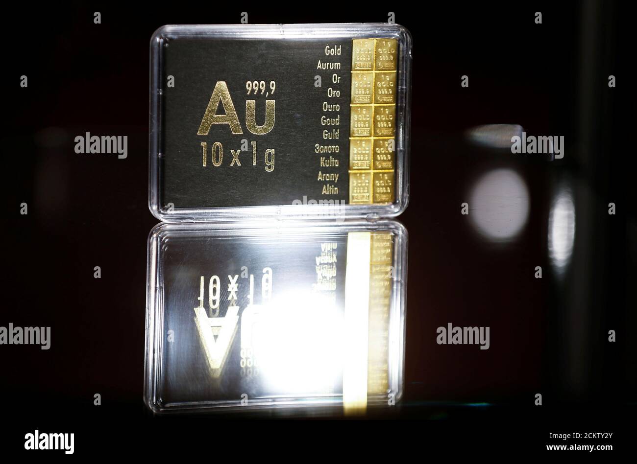 Chemical symbol au hi-res stock photography and images - Alamy