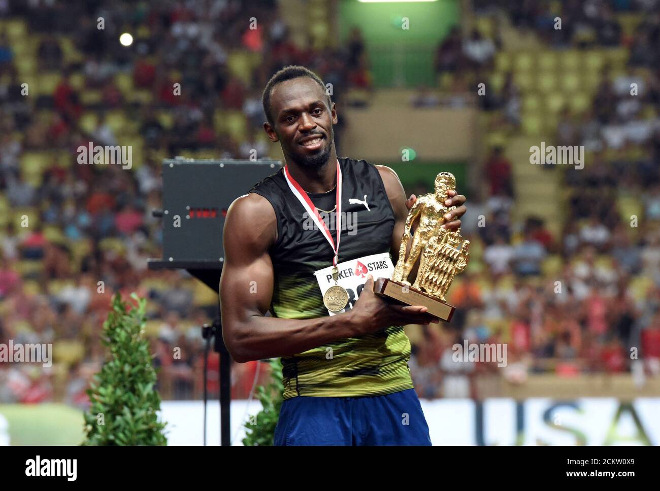 Bolt usain trophy hi-res stock photography and images - Alamy
