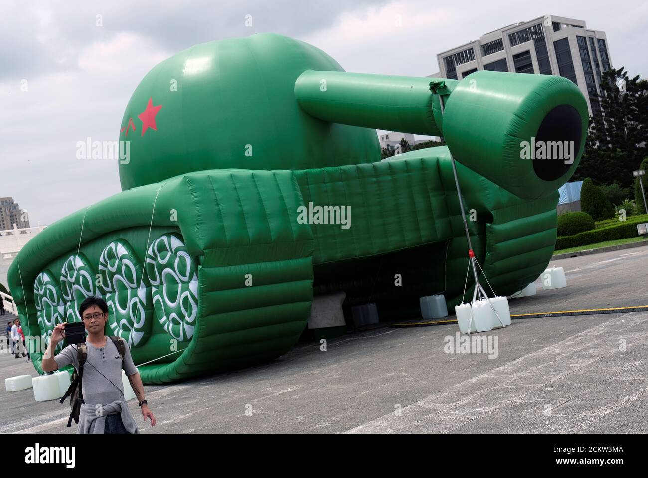 Tank man tiananmen hi-res stock photography and images - Alamy