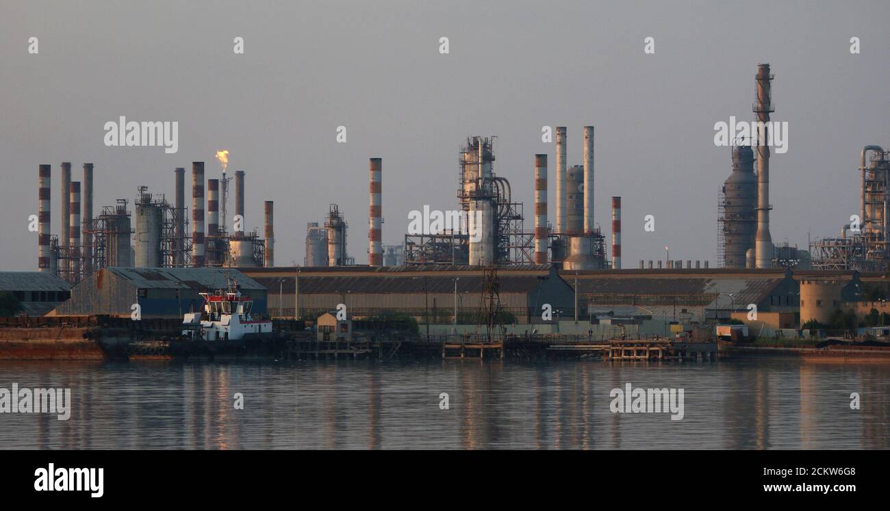Aramco oil refinery hi-res stock photography and images - Alamy