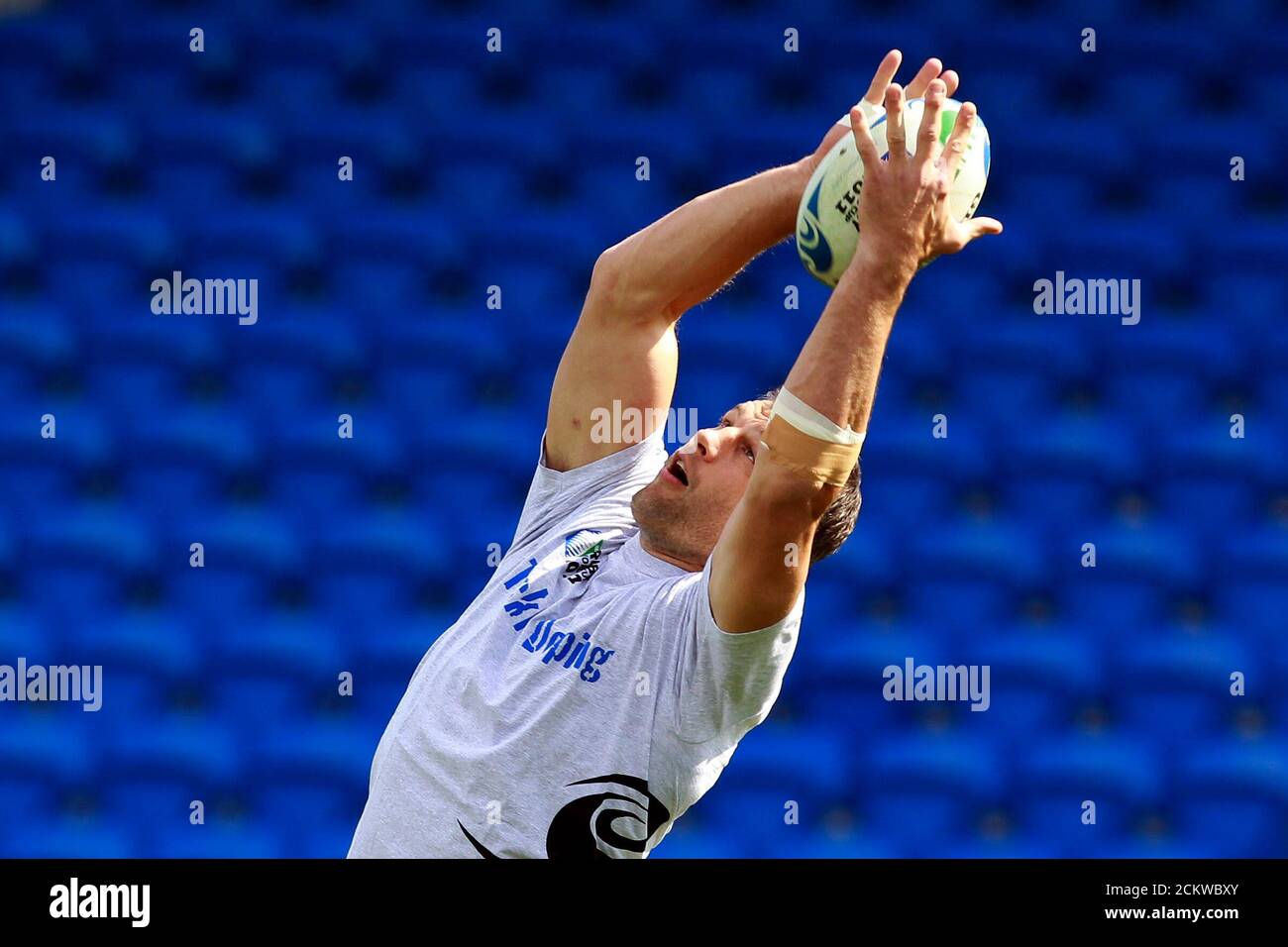 Simon shaw england rugby 2011 hi-res stock photography and images - Alamy