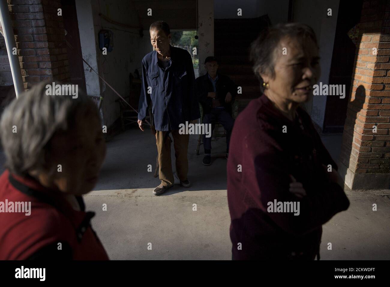 Hospital patient falling down hi-res stock photography and images - Alamy