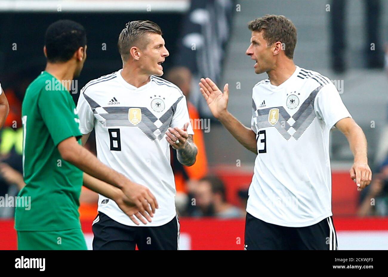 Toni kroos thomas muller hi-res stock photography and images - Alamy