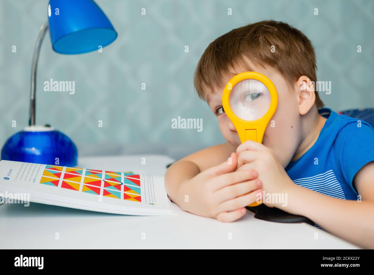 Magnifying lamp hi-res stock photography and images - Alamy