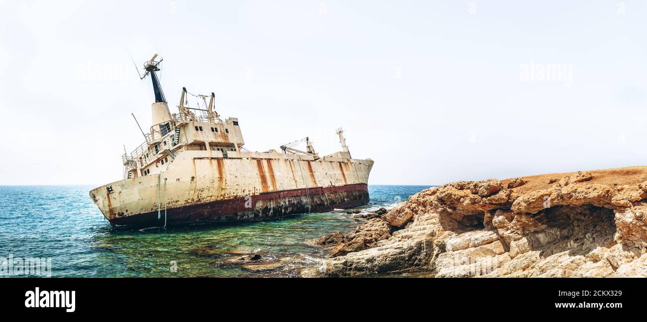 Transportation sea sinking ship water damaged hi-res stock photography ...
