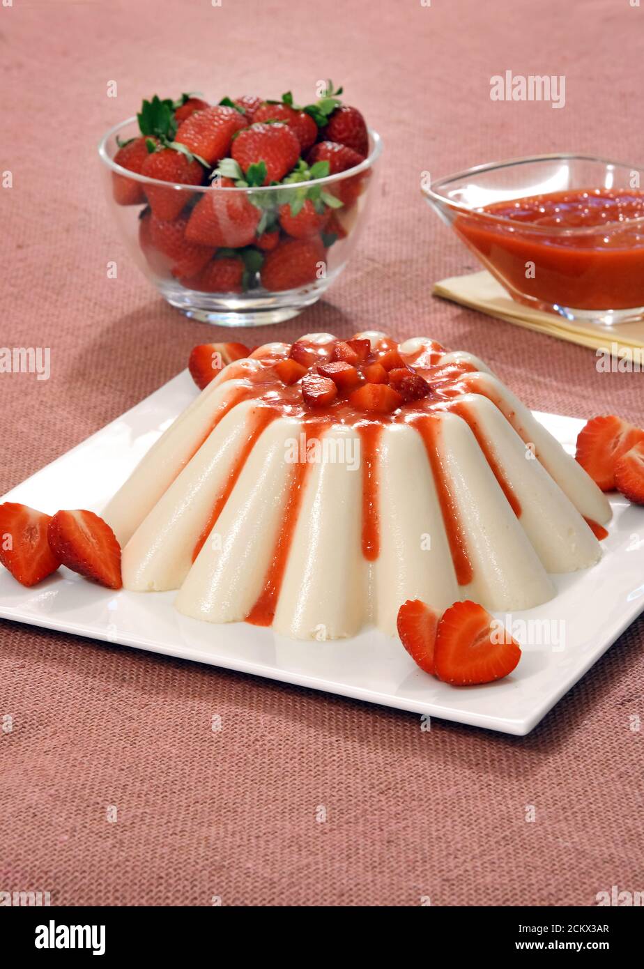 Vanilla flavour cream hi-res stock photography and images - Alamy