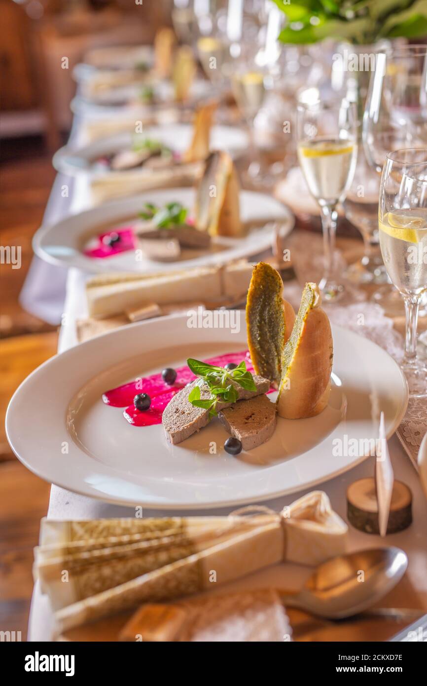 Feast table hi-res stock photography and images - Alamy