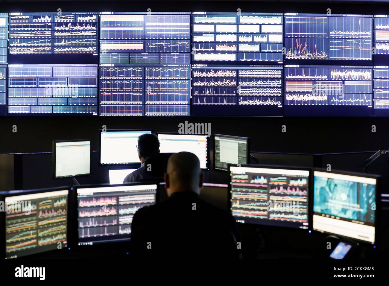 Network operating centre hi-res stock photography and images - Alamy
