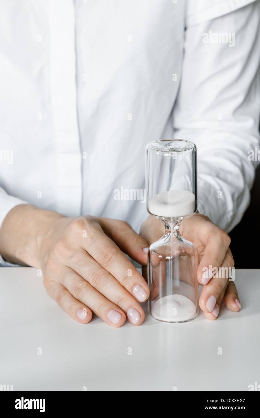 Time glass hi-res stock photography and images - Alamy