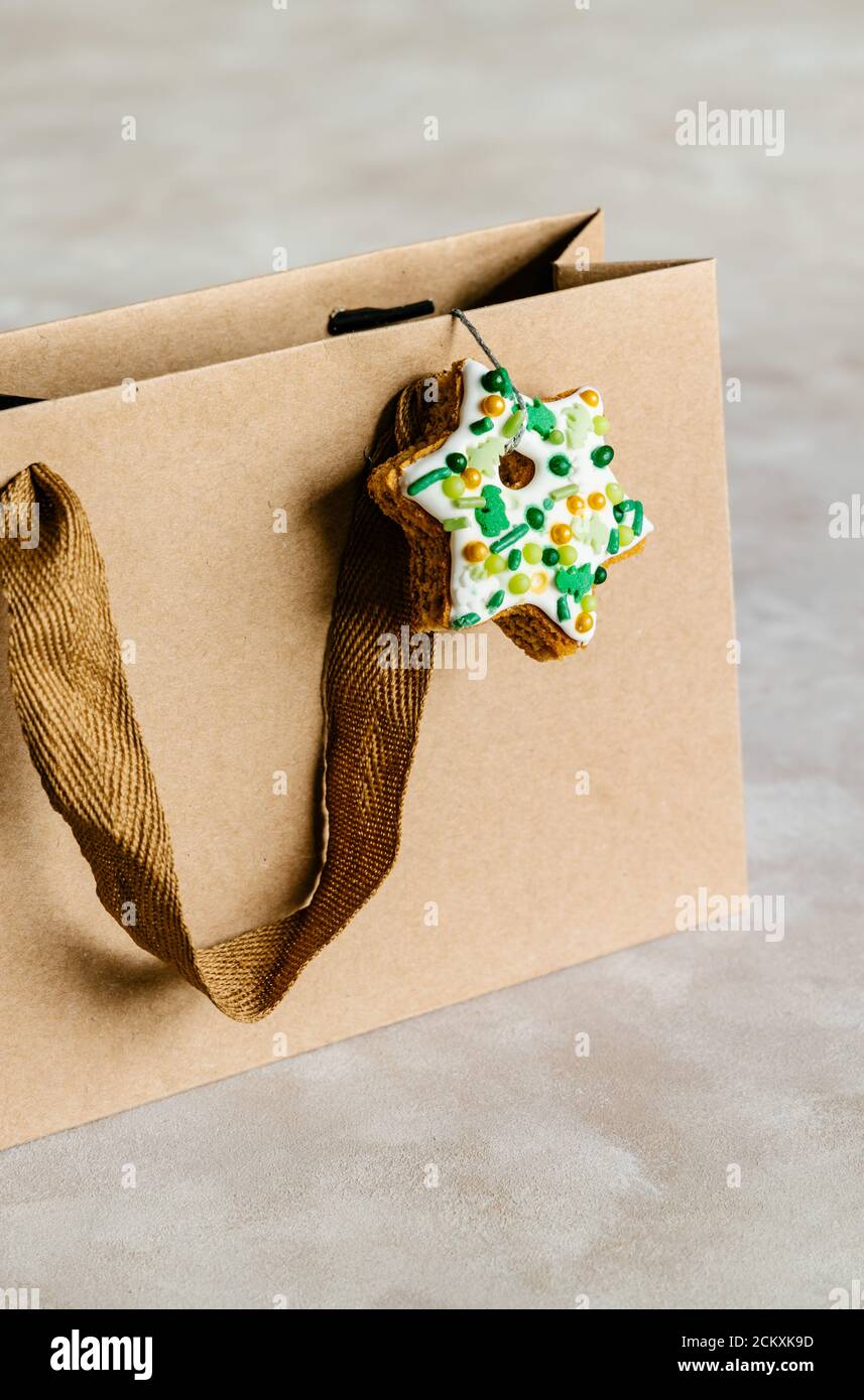 Simple paper craft concept hi-res stock photography and images - Alamy