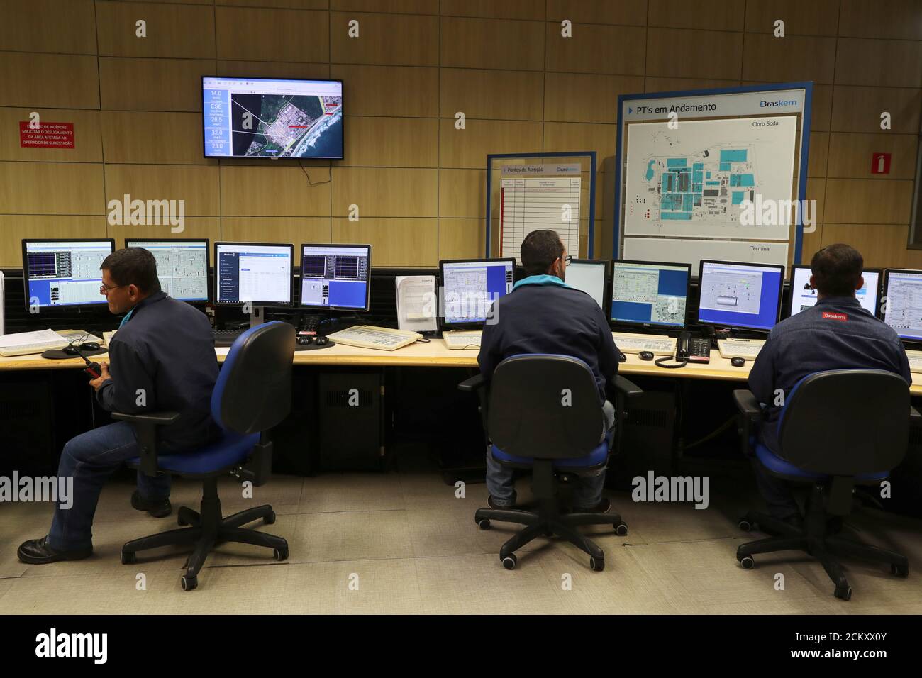 Petrochemical Plant Control Room High Resolution Stock Photography and ...