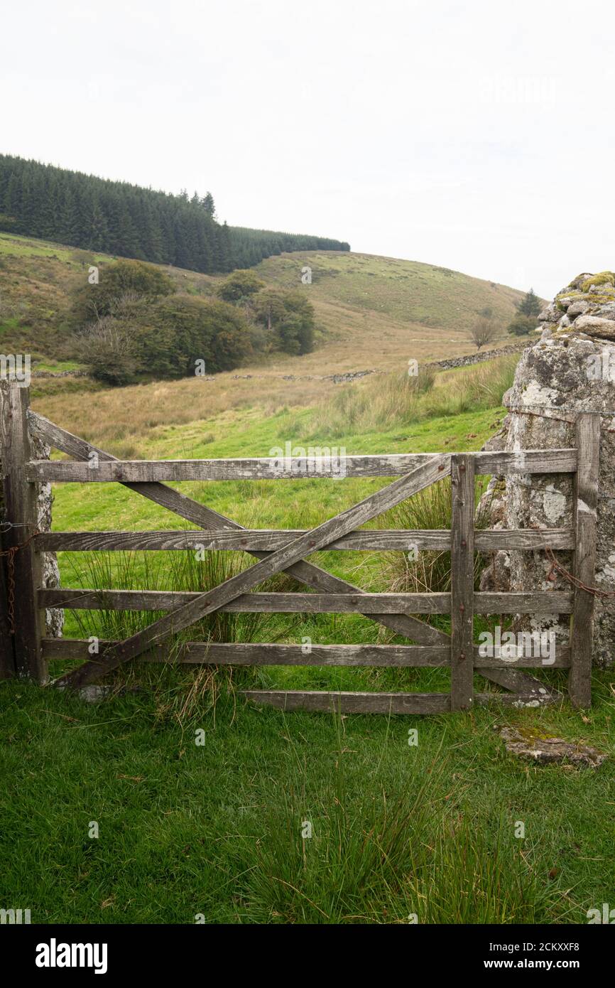 An old weathered five-bar gate, Dartmoor, Devon, UK Stock Photo - Alamy