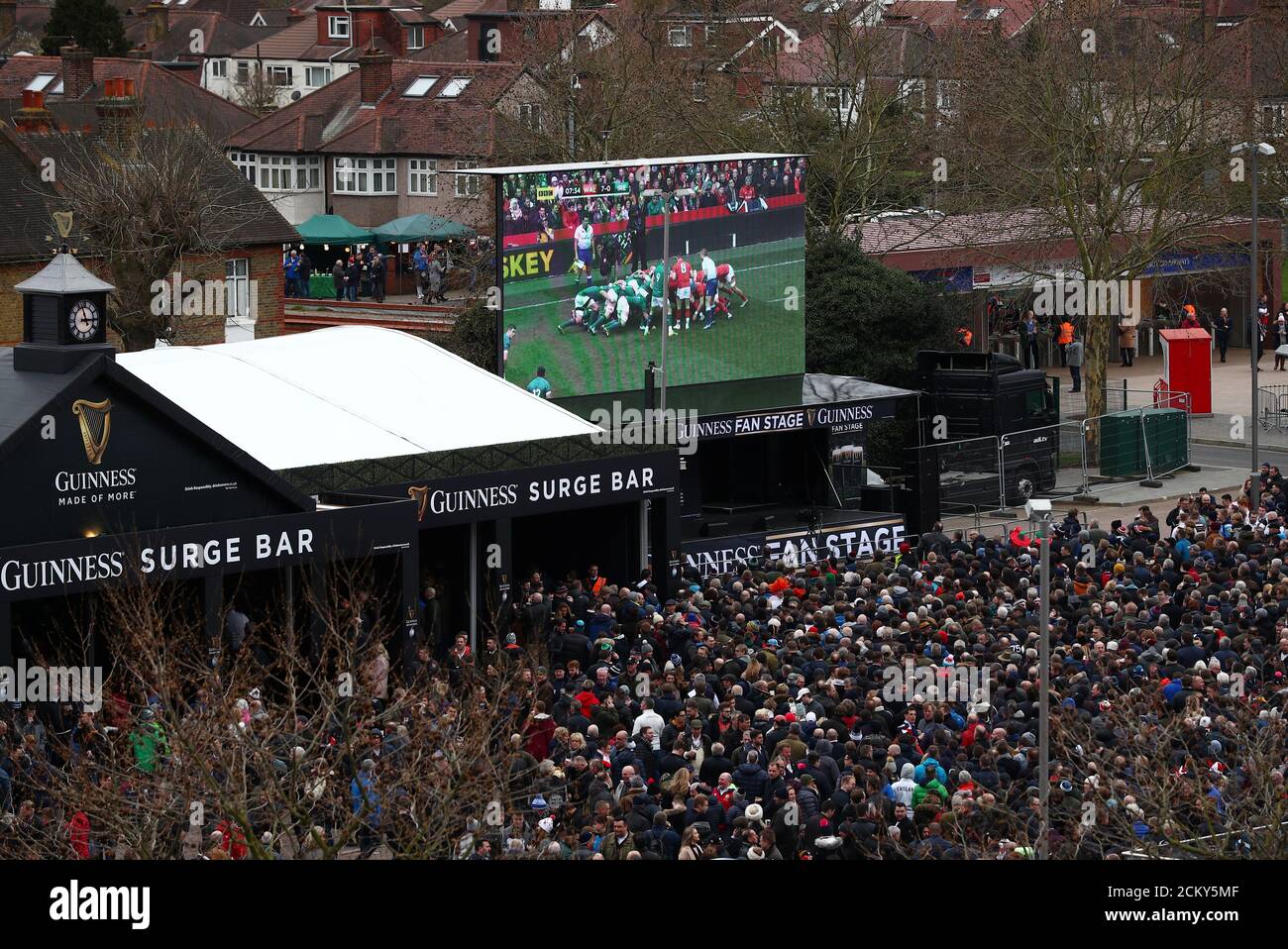 Watching rugby england hi-res stock photography and images - Alamy