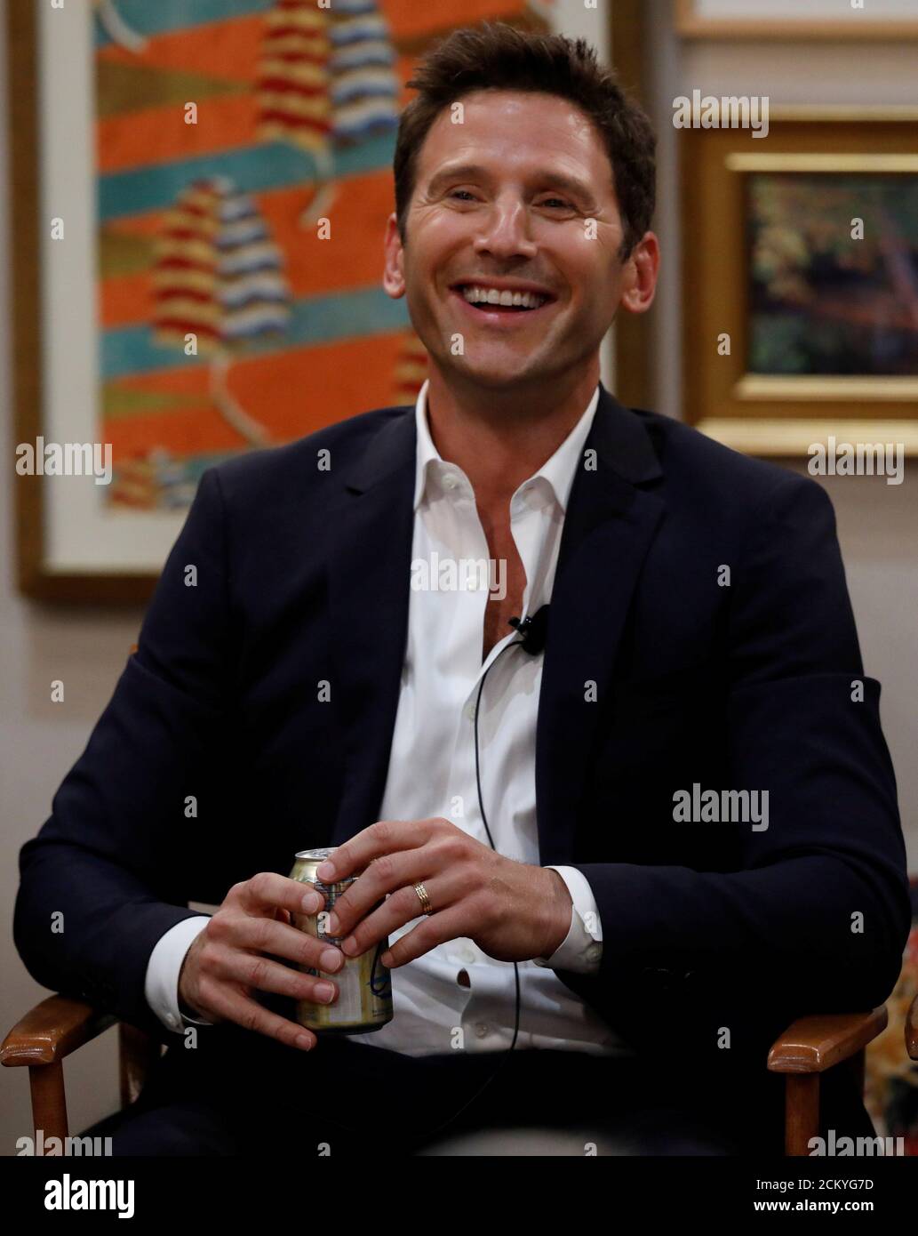 Cbs television studio set hi-res stock photography and images - Alamy