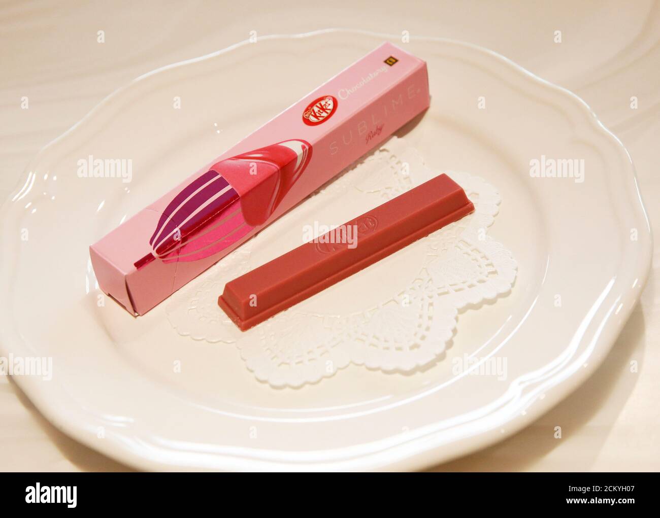Kitkat Ruby Chocolate High Resolution Stock Photography and Images - Alamy