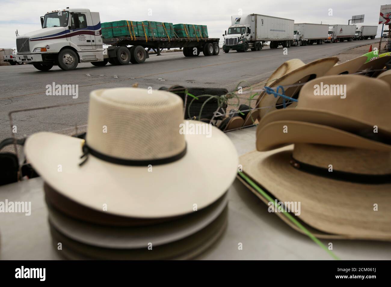 Mexico border crossing trucks hi-res stock photography and images - Alamy