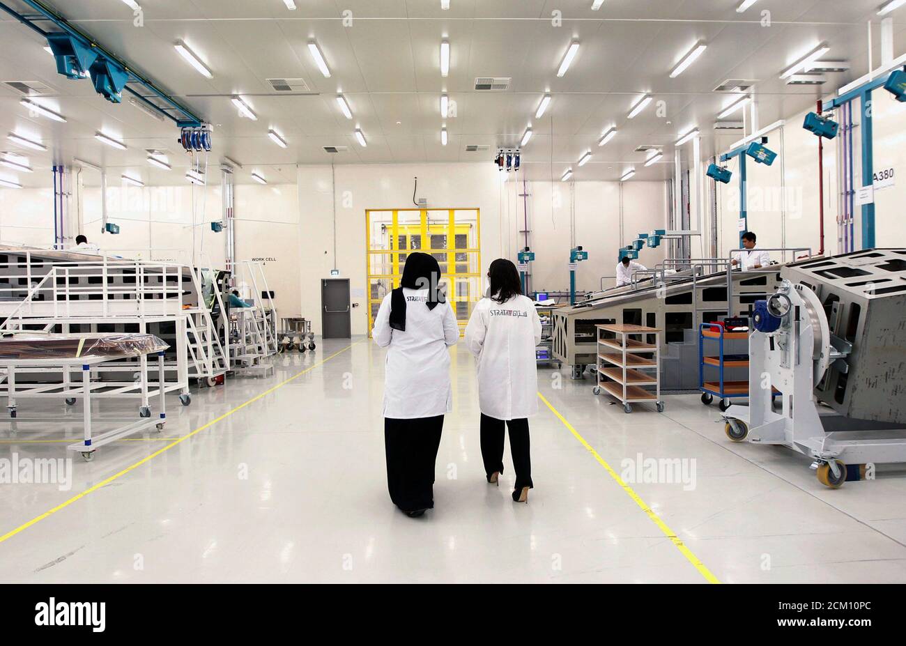Clean room manufacturing hi-res stock photography and images - Alamy