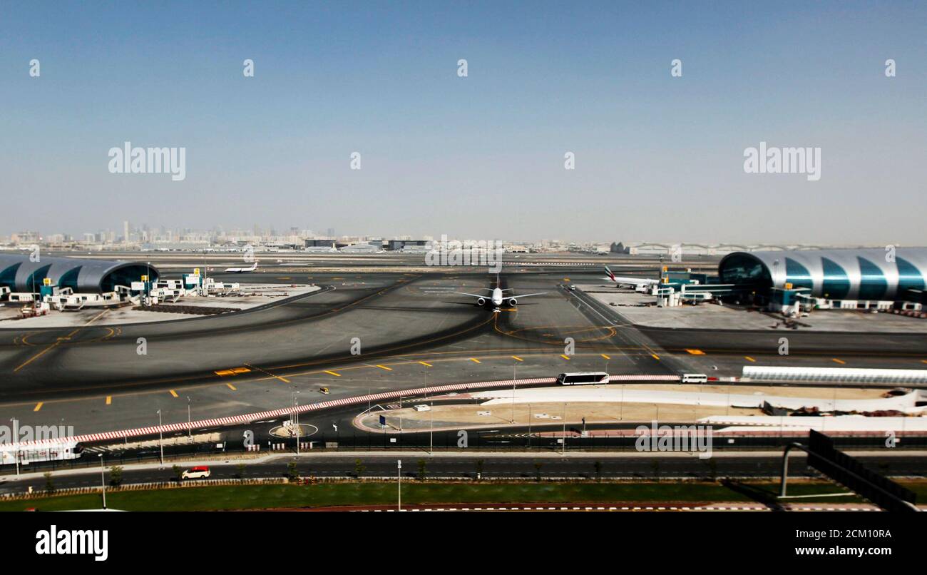 First airport hi-res stock photography and images - Alamy