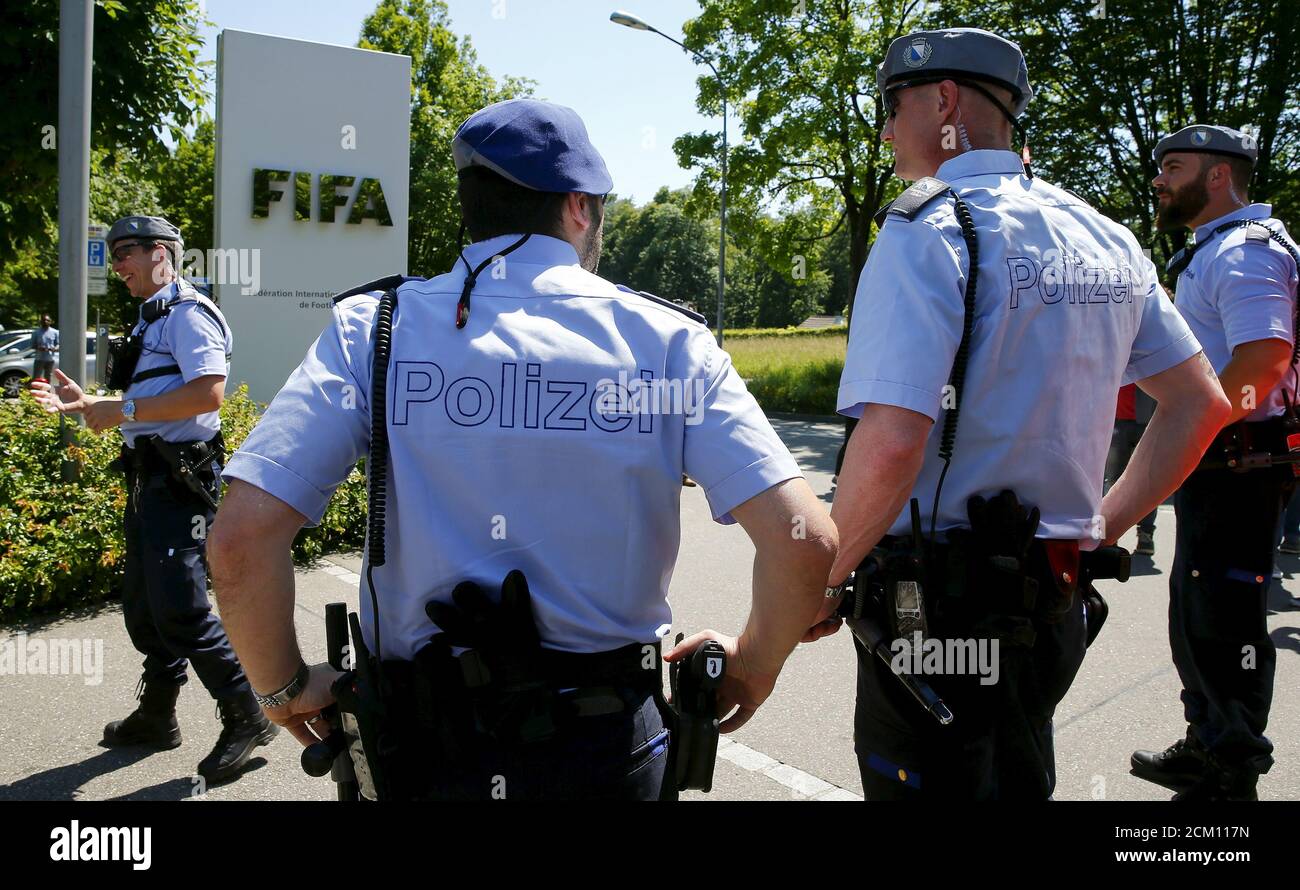 Request list hi-res stock photography and images - Alamy