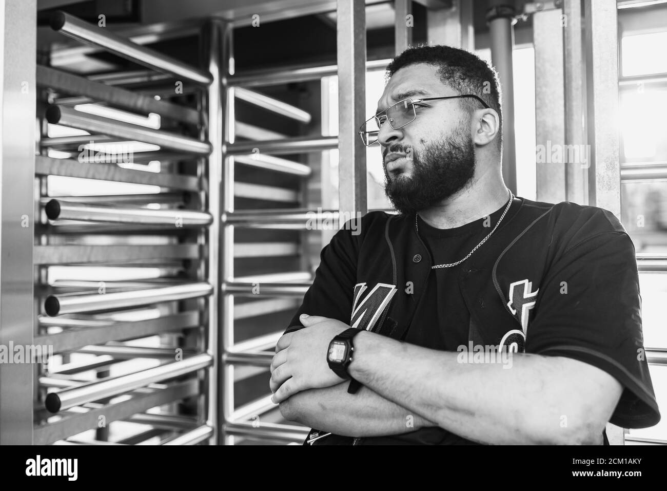 Side portrait cool black guy hi-res stock photography and images - Alamy