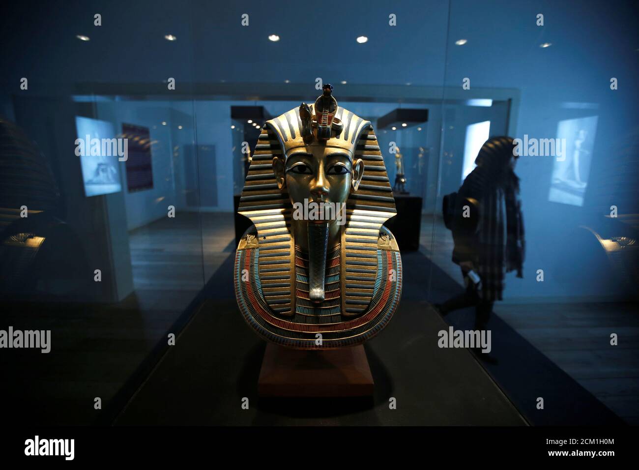 The gold mask of tutankhamun hi-res stock photography and images - Alamy