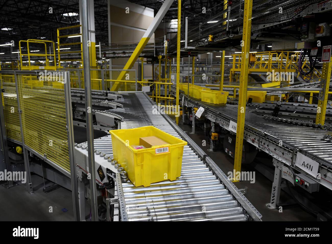 Sorting containers hi-res stock photography and images - Alamy