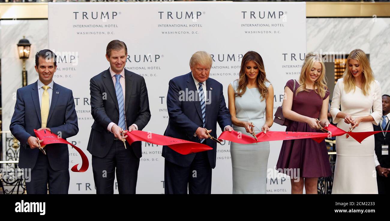 Donald and melania trump ribbon hi-res stock photography and images - Alamy