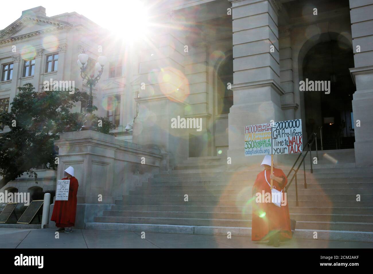 Handmaids protest hi-res stock photography and images - Alamy
