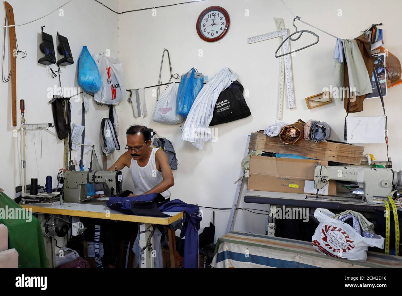 Tailor in asia hi-res stock photography and images - Alamy