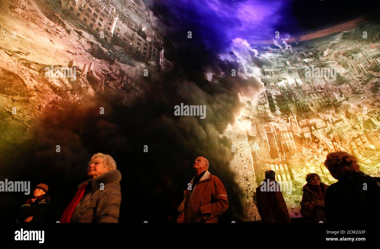 Destruction dresden 1945 hi-res stock photography and images - Alamy