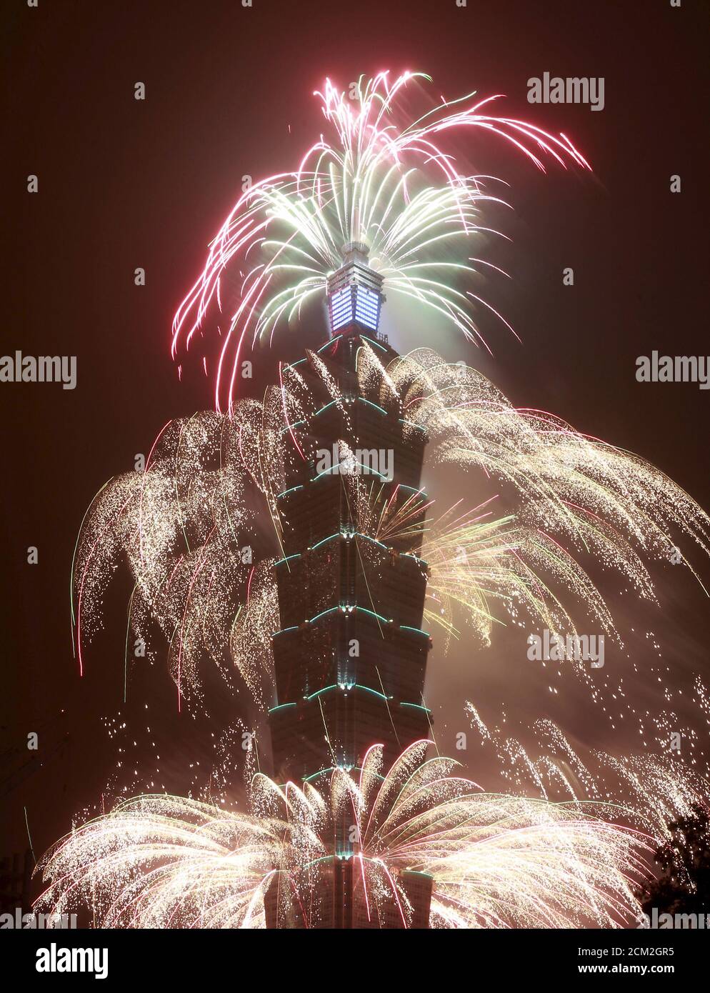 Taipei 101 fireworks hi-res stock photography and images - Alamy