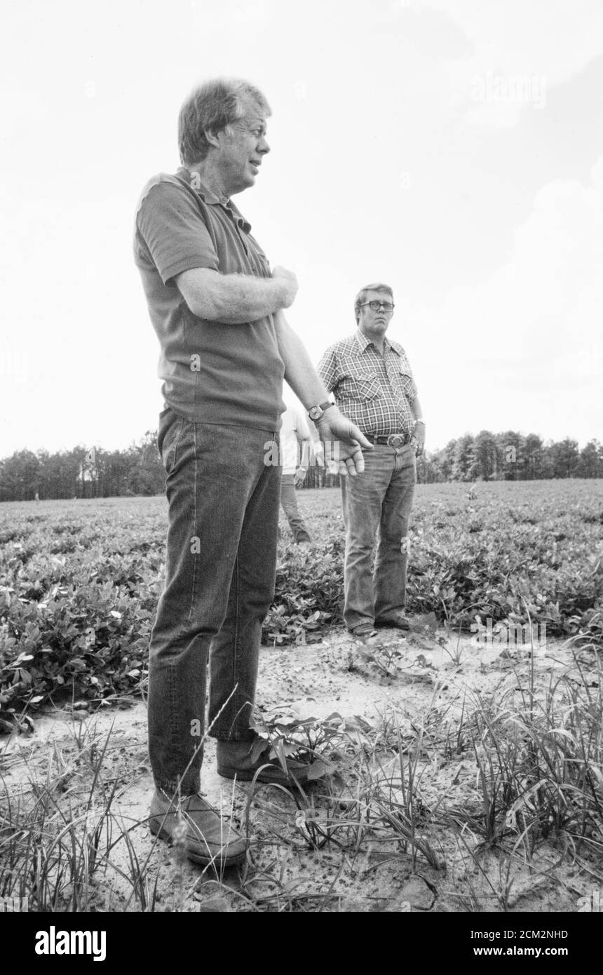 President Jimmy Carter, his brother Billy Carter survey the Carter ...