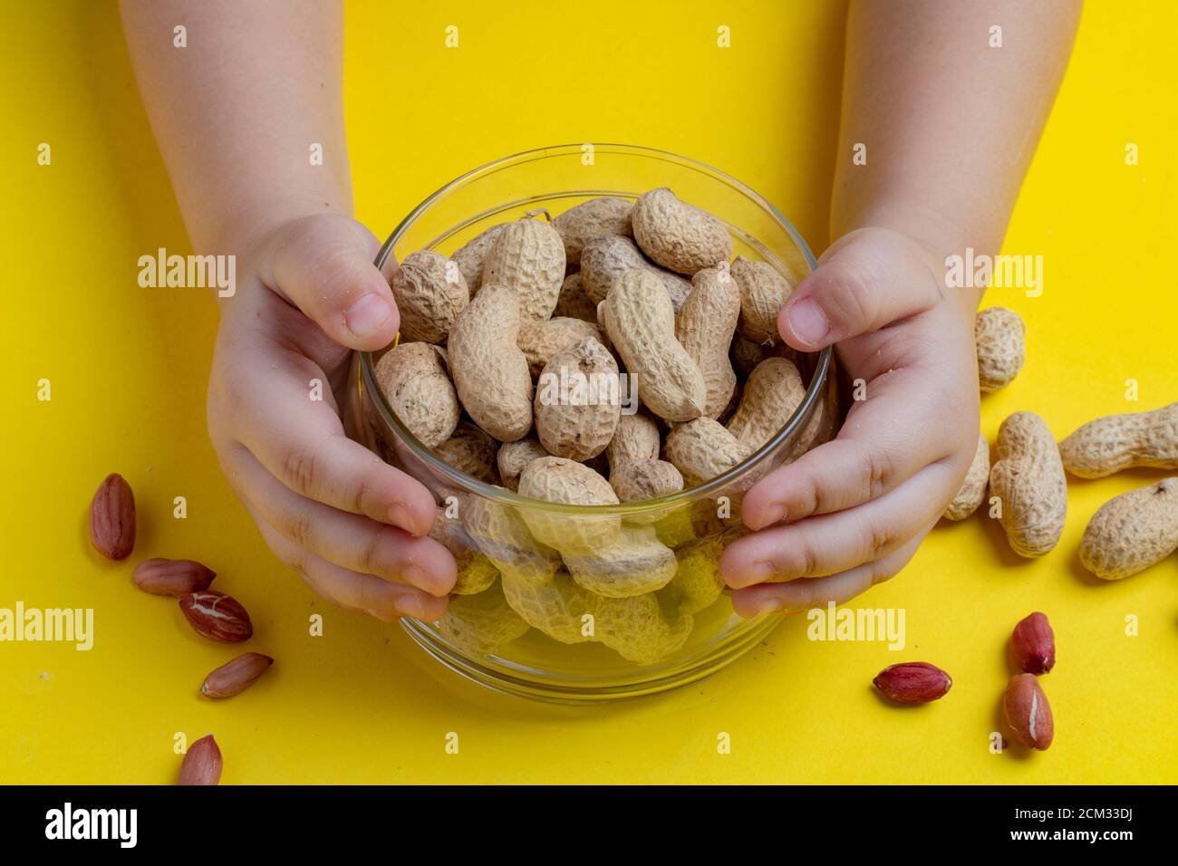 Hands holding Raw unpeeled peanuts, flat lay food Stock Photo - Alamy
