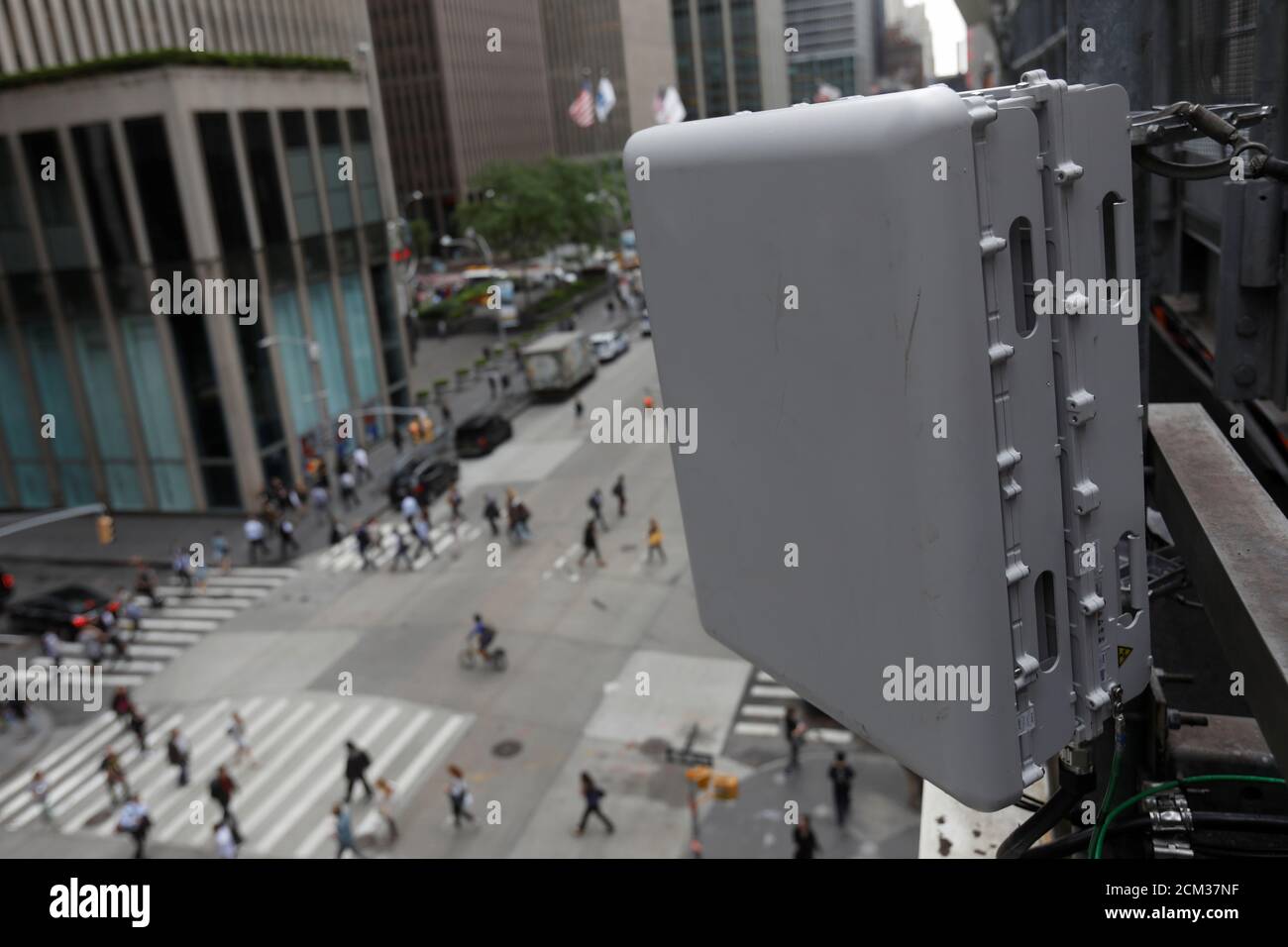 Massive mimo antenna hi-res stock photography and images - Alamy