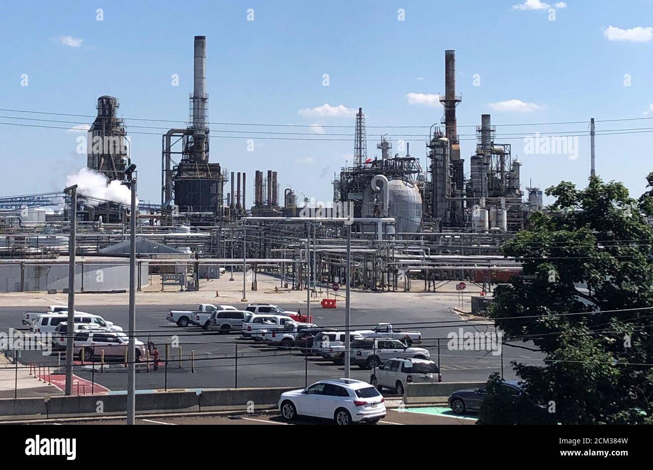 Philadelphia energy solutions fire hi-res stock photography and images ...