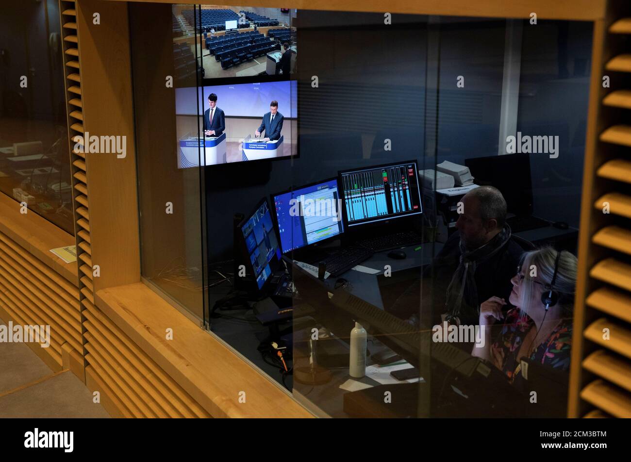 Control booth hi-res stock photography and images - Alamy