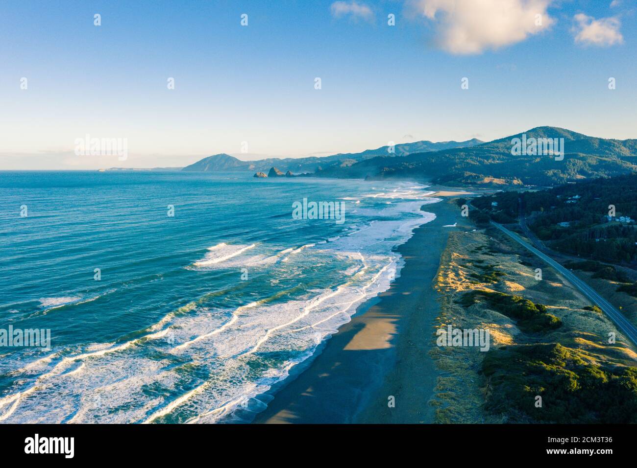 pacific-coastline-near-gold-beach-oregon-during-early-morning-hours