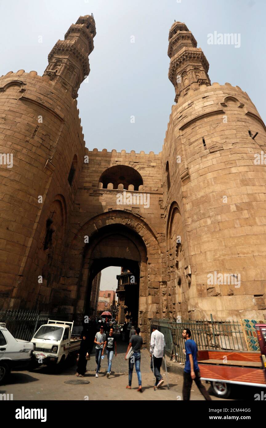 Gates of the old city hi-res stock photography and images - Alamy