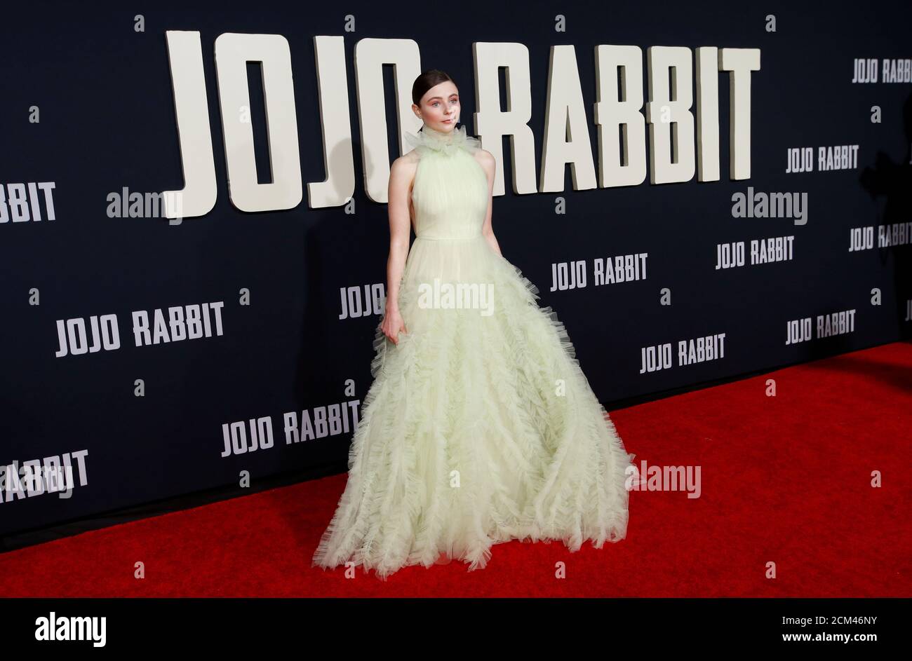 Jojo rabbit thomasin hi-res stock photography and images - Alamy