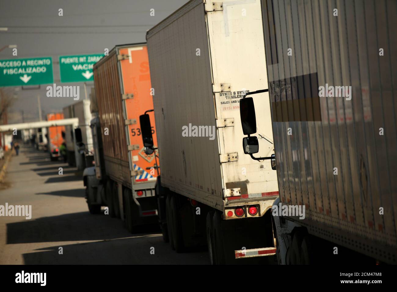 Customs queue america hi-res stock photography and images - Alamy
