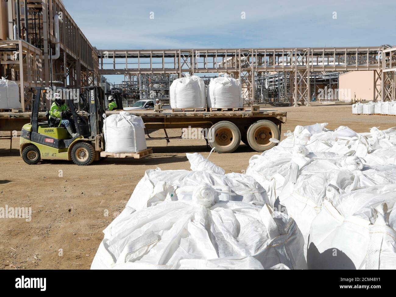 Mountain pass rare earth mine hi-res stock photography and images - Alamy