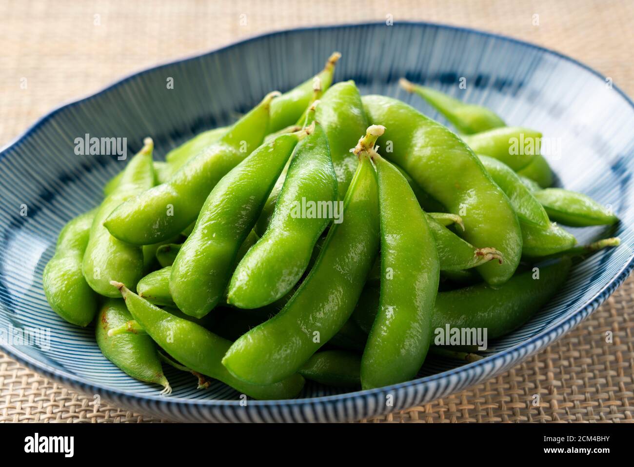 Edamame photo hi-res stock photography and images - Alamy